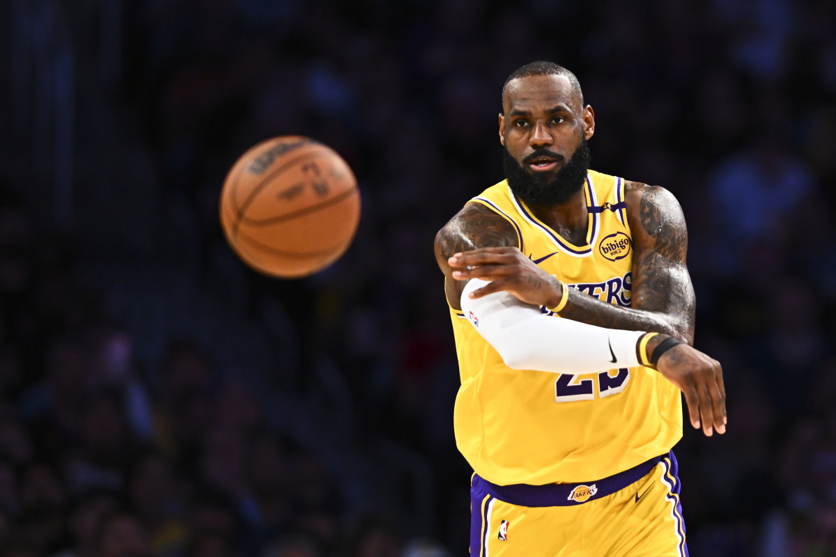 LeBron James Gets Fans Fired Up With Intense New Training Video