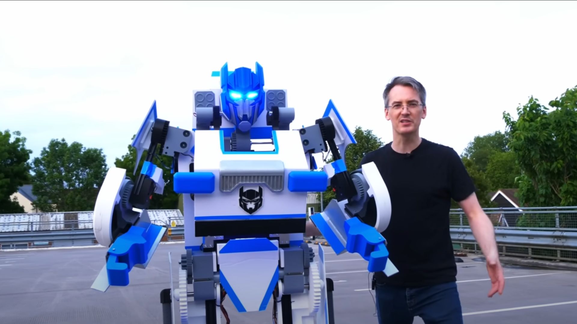 Watch: Inventor creates Transformers-styled robot that becomes shape ...