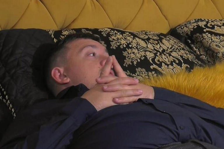 Channel 4 Open House star vomits during steamy experiment in scenes yet ...