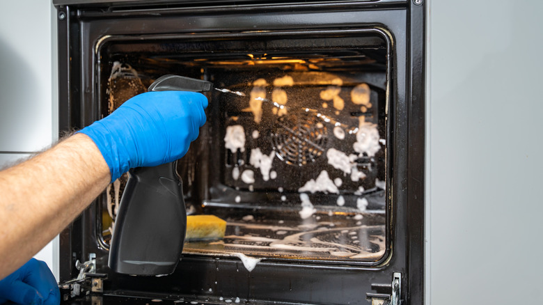 13 Warning Signs That Mean It's Time To Deep Clean Your Oven