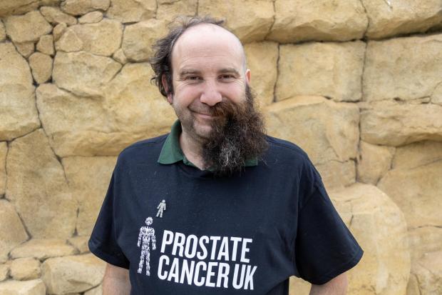 Bird keeper shaves half his head at wildlife park to raise thousands ...