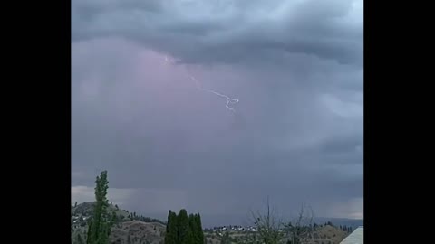 Canada: More Than 600 Lightning Strikes Recorded in Kamloops BC