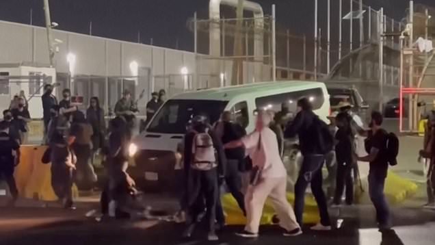 Protesters try to stop vans at NJ facility where detainees escaped