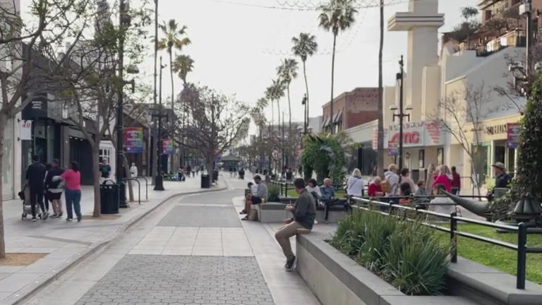 Santa Monica's outdoor drinking zone now open