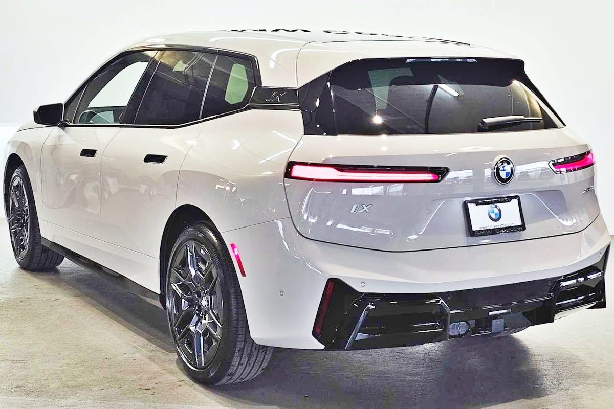 BMW Gave the iX a Makeover—And It Finally Looks Like a BMW