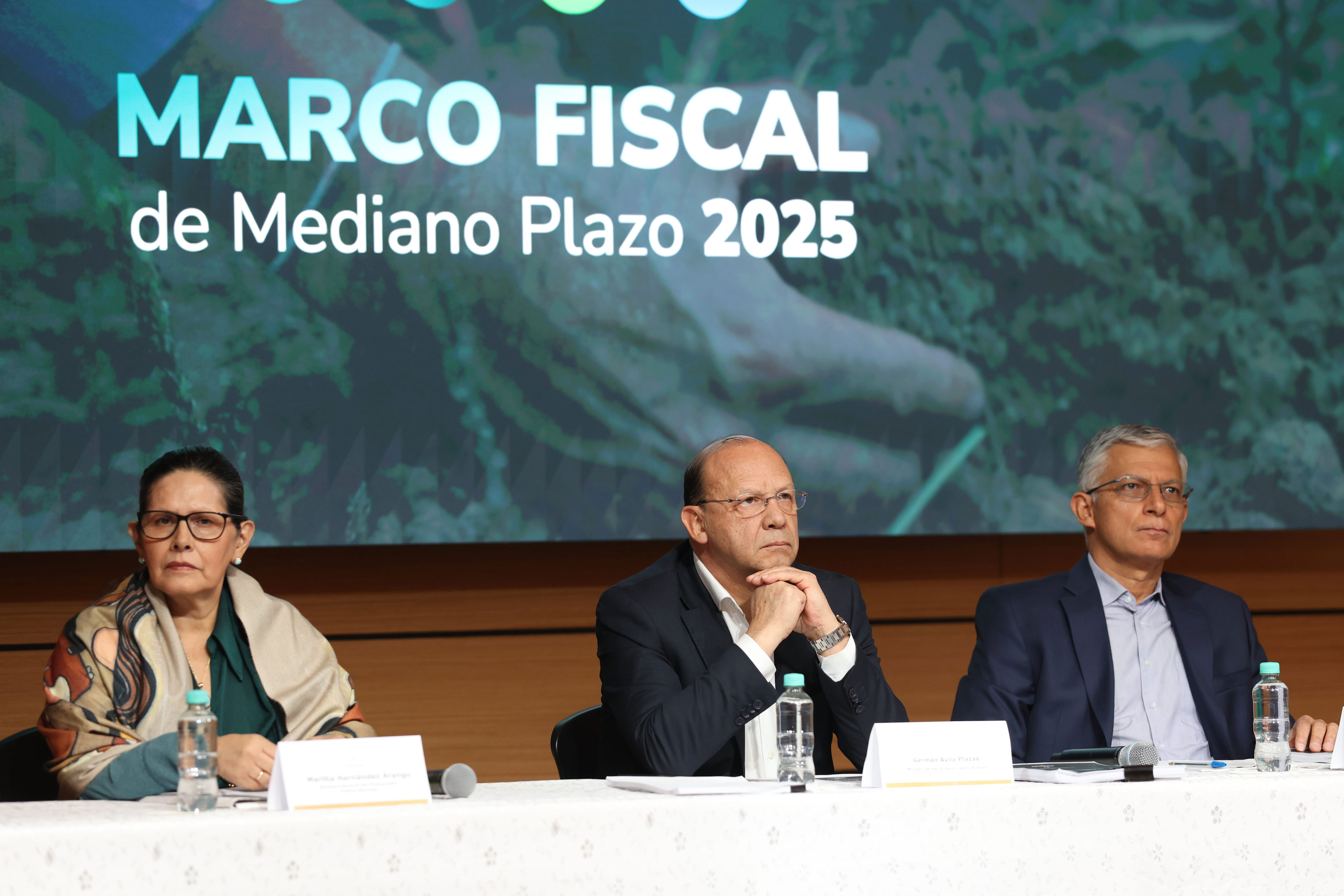 Así le fue al dólar en junio, en medio de la rebaja de la calificación ...