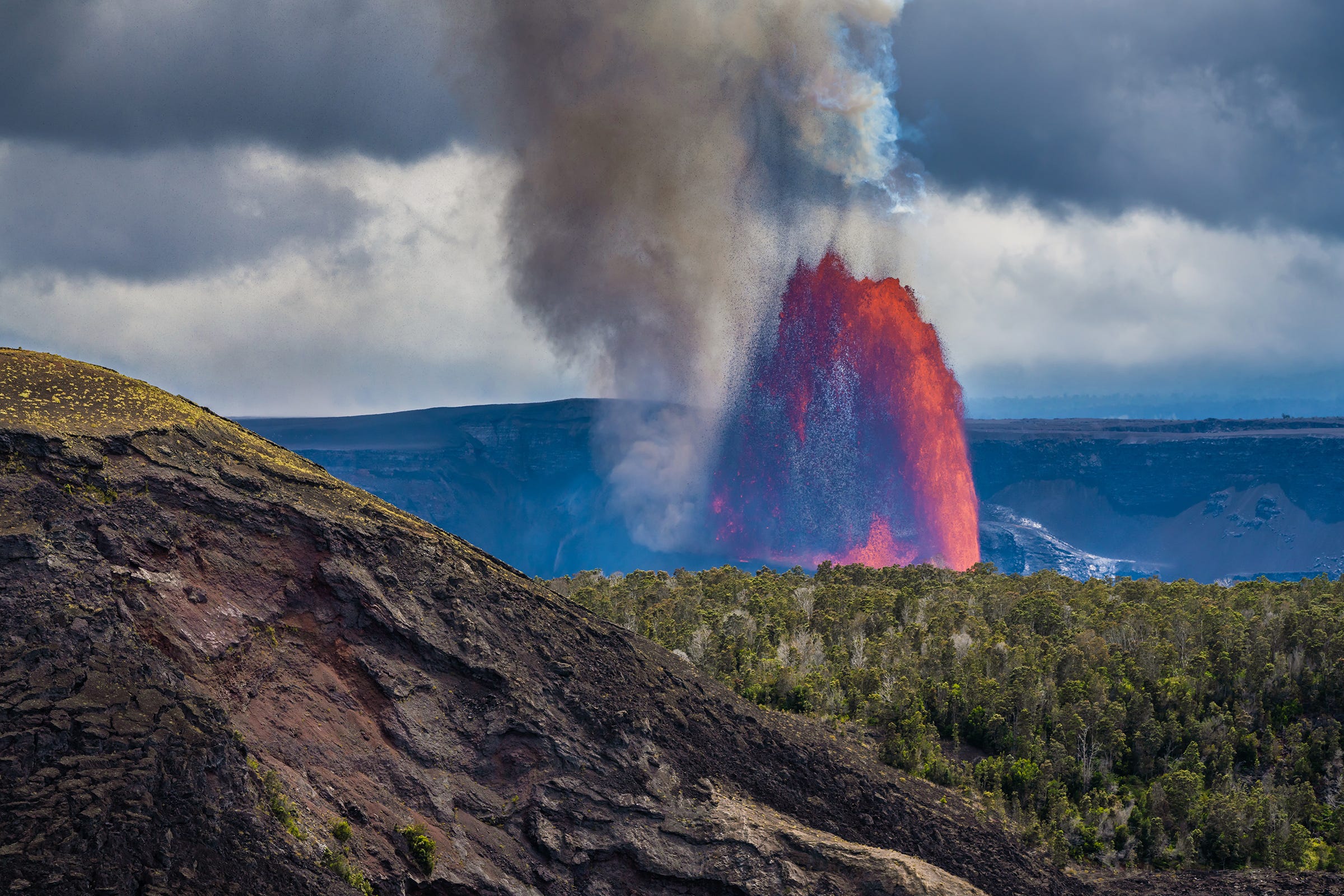Visitor rescued from Hawaii Volcanoes park after falling 30 feet off cliff