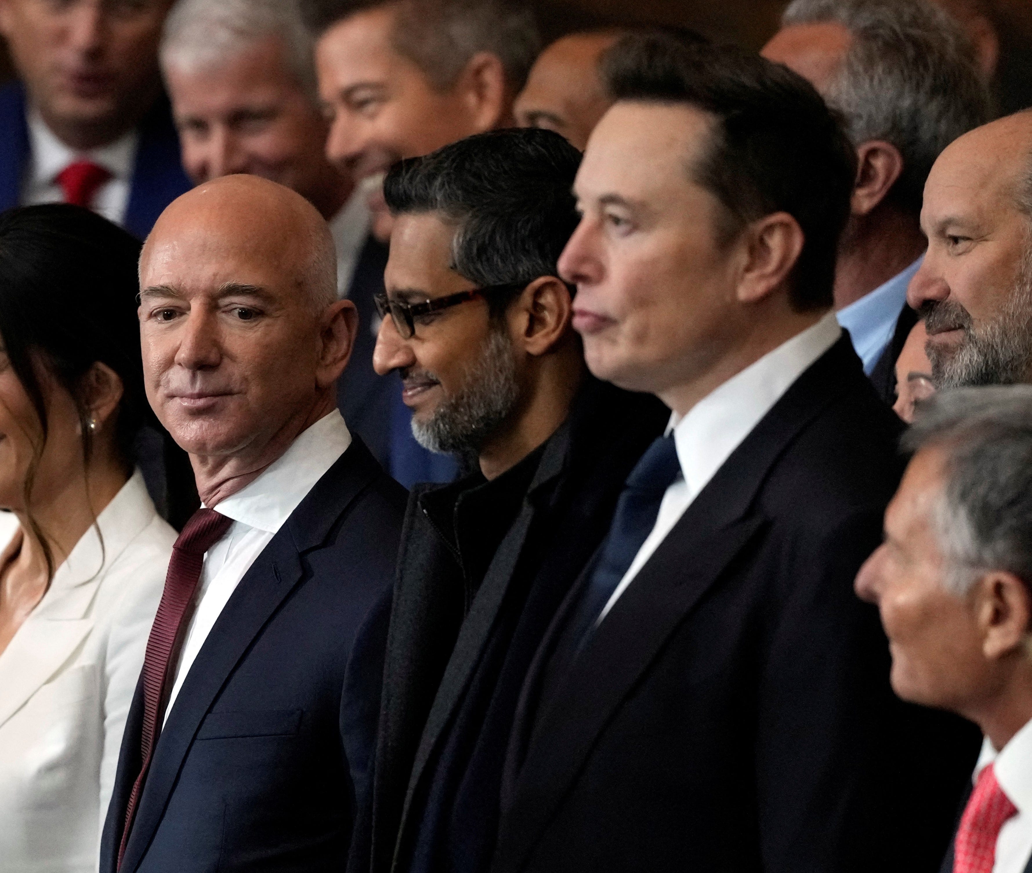 Bezos vs. Musk? How Amazon's Kuiper satellites look to compete with ...