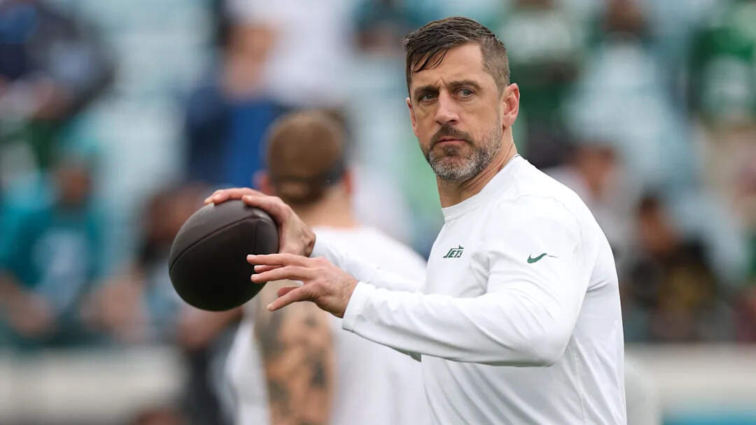 Aaron Rodgers’ helmet drama overshadows Steelers debut as NFL bans ...