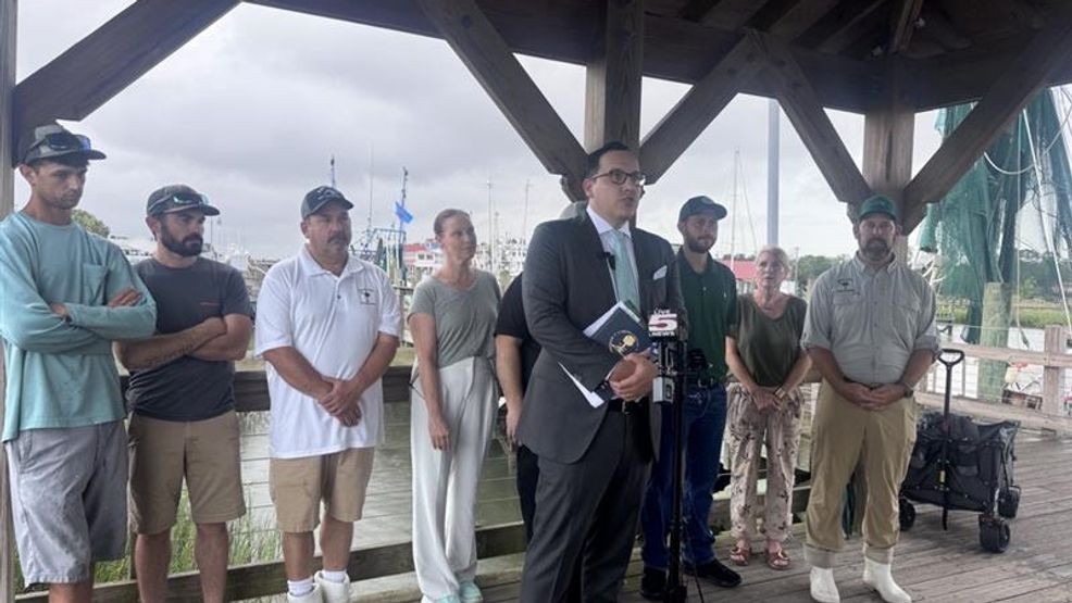 Crustacean controversy; Shrimpers sue restaurants allegedly serving ...