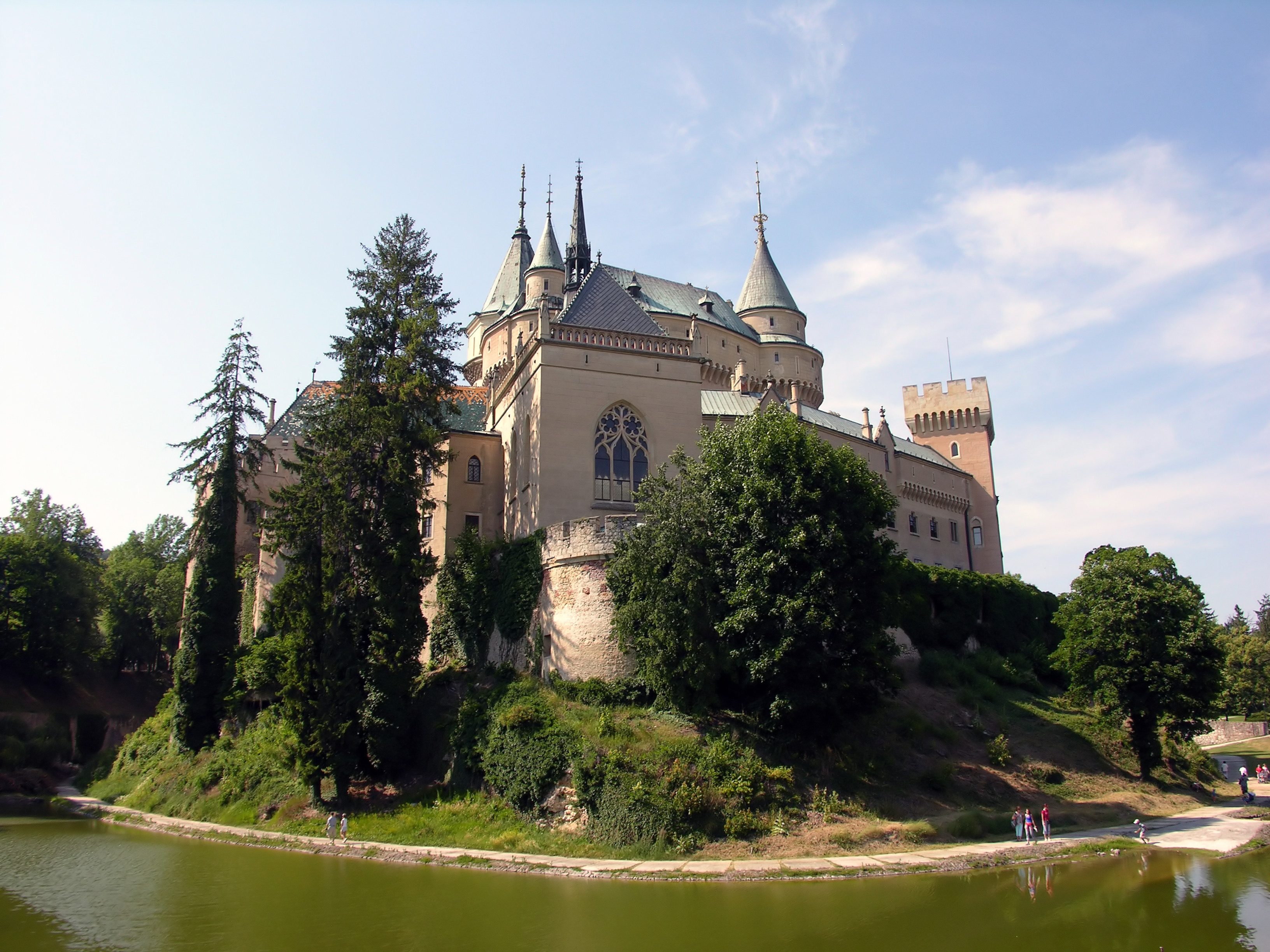 The 30 Most Gorgeous Medieval Castles in the World