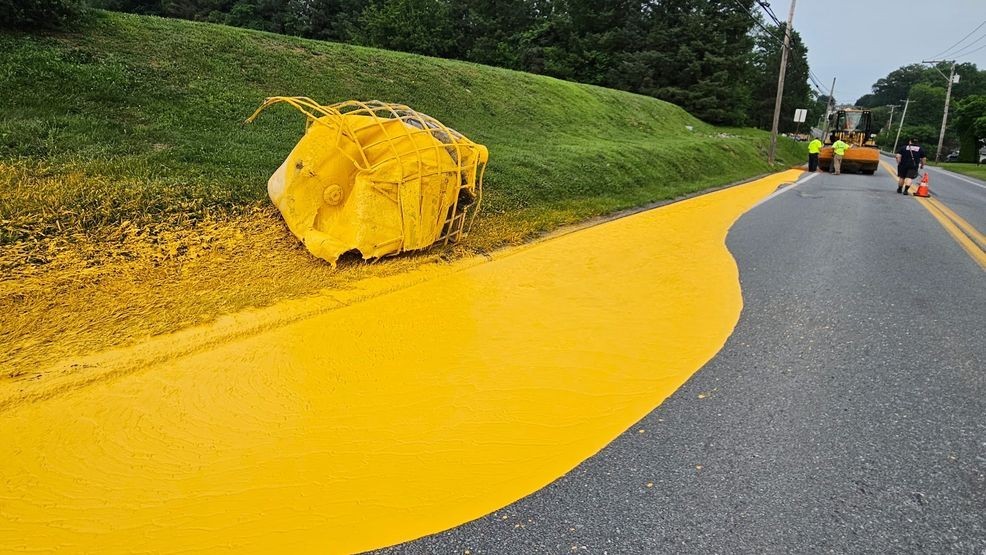 Road reopened after 'hundreds of gallons of paint' spilled: dispatch