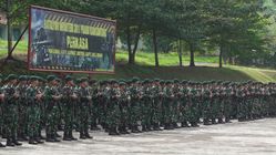 Prajurit Yonif Raider 301/PKS Diberangkatkan untuk Pengamanan Obvitnas ...