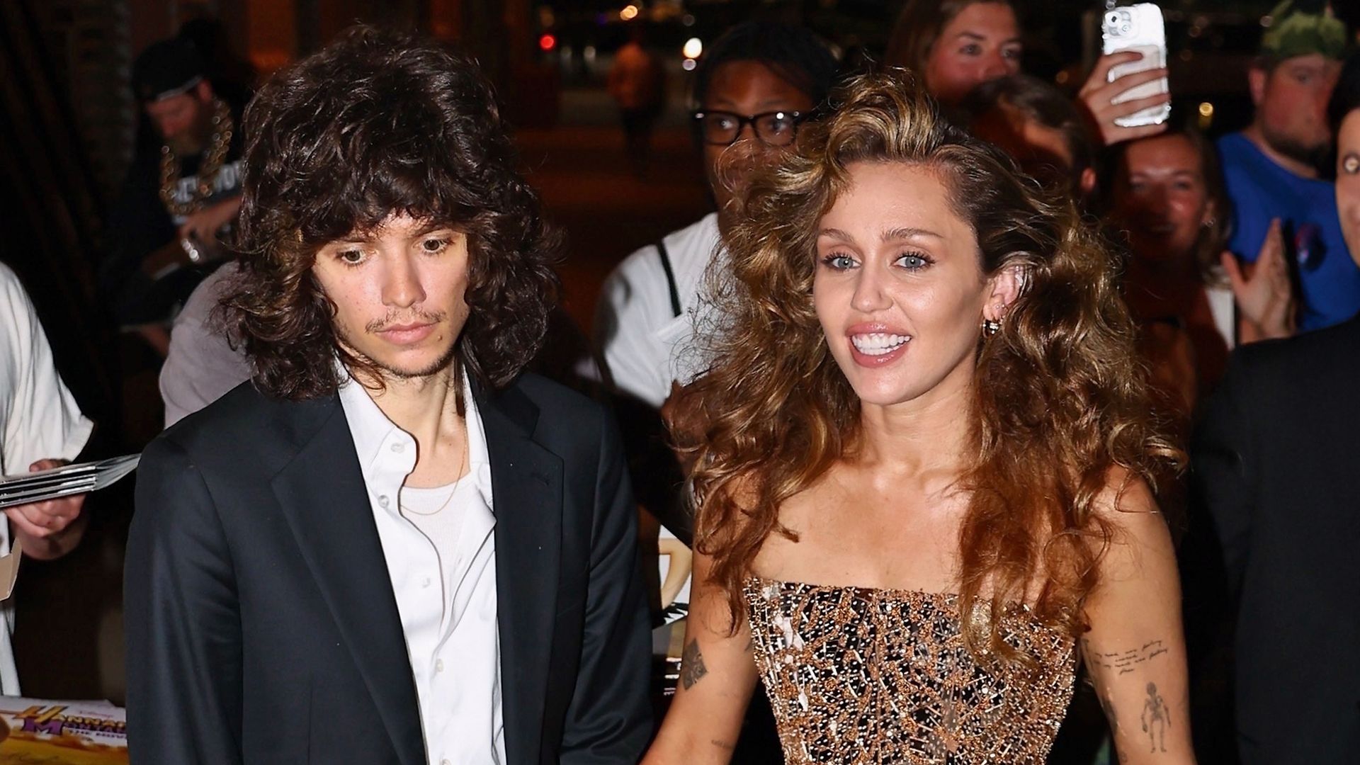 Miley Cyrus y Maxx Morando impactan con su estilo ‘vintage’ para un ...