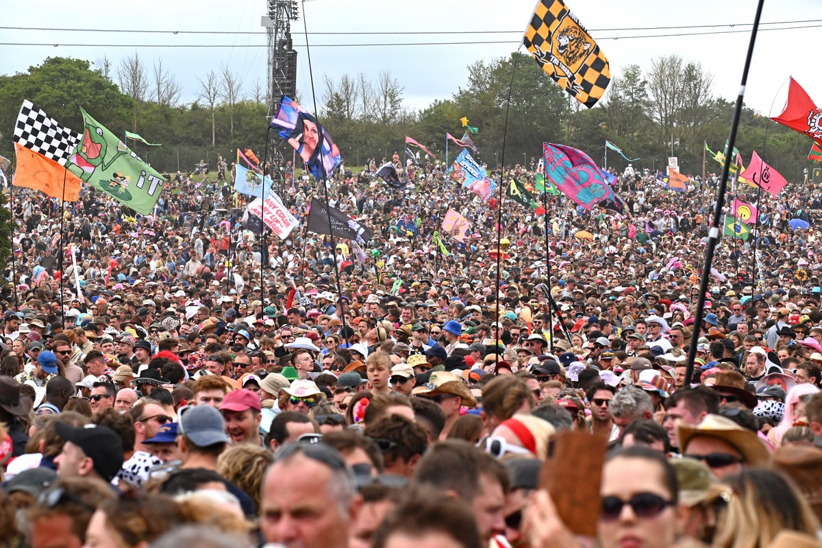 Urgent warning issued for anyone buying last-minute Glastonbury ...