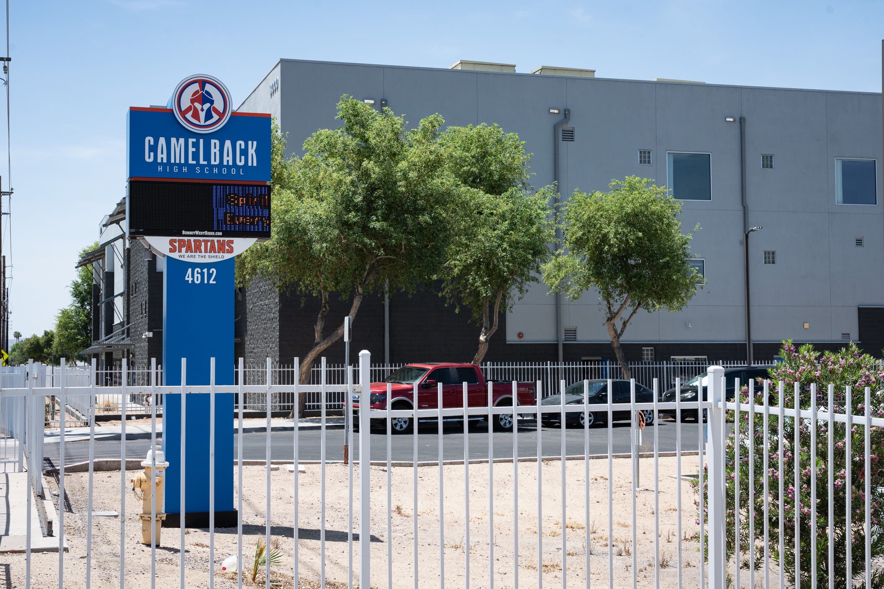 'Like in Harry Potter': Phoenix Camelback High School freshmen split ...