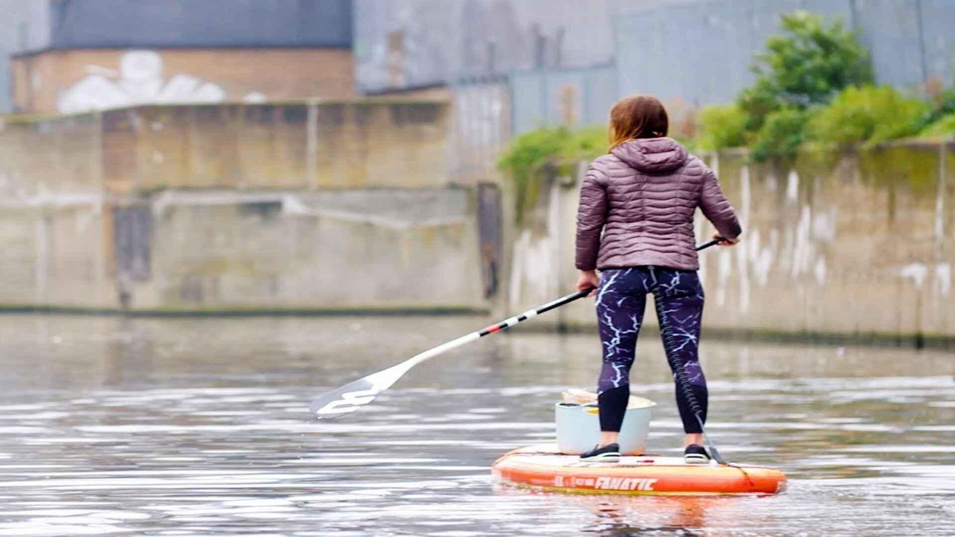 Lizzie Carr turns paddle boarding Into a plastic fighting mission