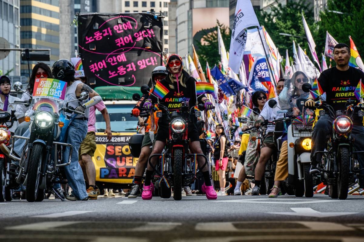 Thousands celebrate South Korean Pride parade in Seoul