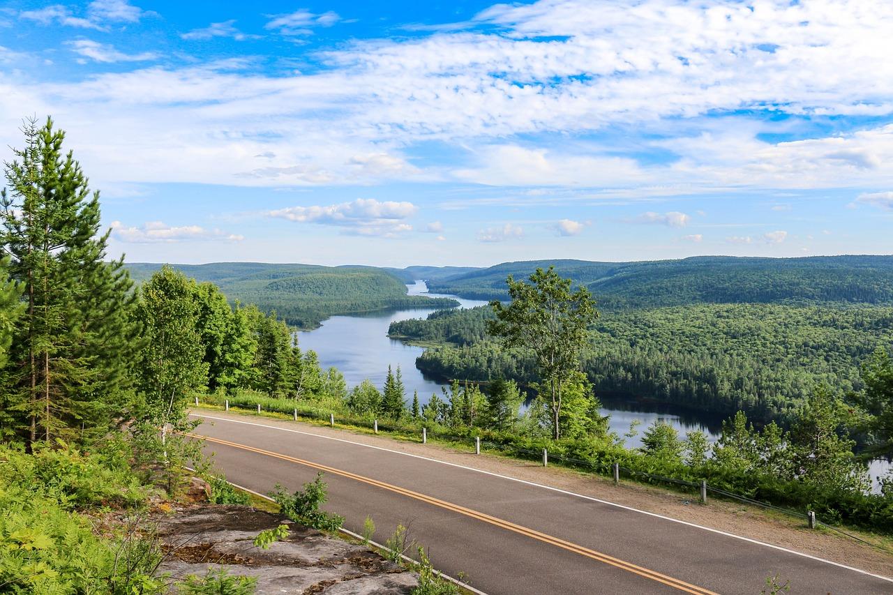 19 Roadside Attractions Worth Stopping For in Canada