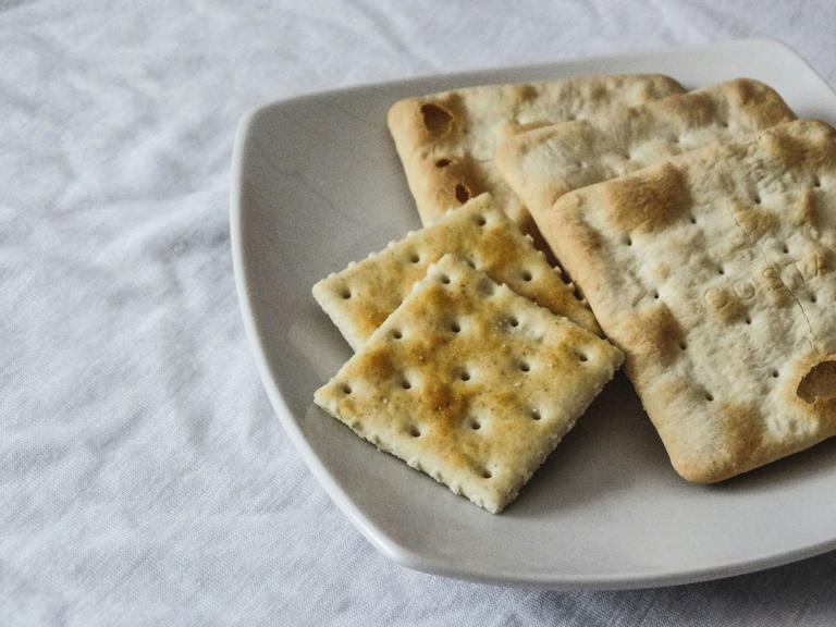 5 Cracker Brands You Should Never Eat