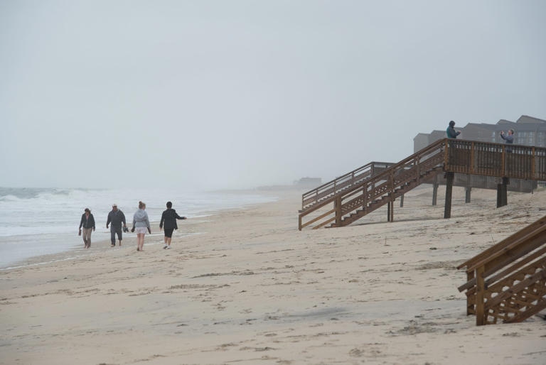 Don’t litter, stay off the dunes and more beach etiquette tips for ...