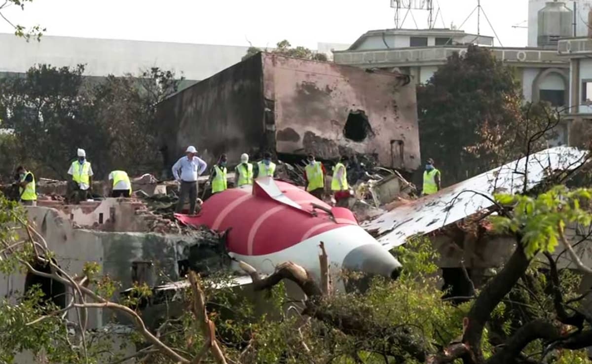"Pilot's Last Message Was 'Mayday'": Aviation Ministry On Ahmedabad Air ...