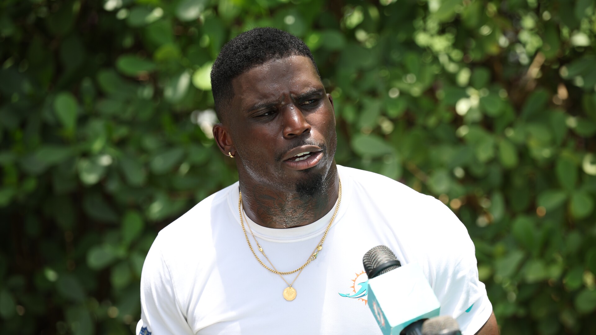 Tyreek Hill runs 100 meters in 10.15 seconds at California track meet