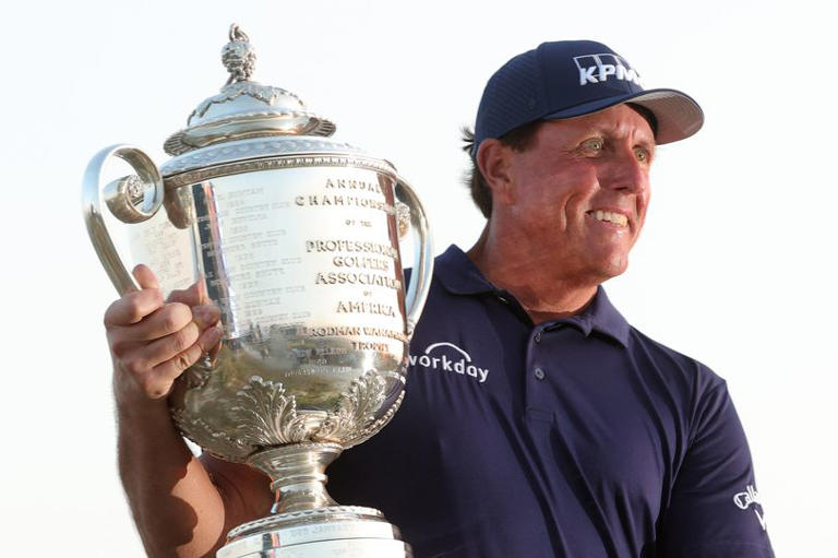 Phil Mickelson faced calls to be disqualified from U.S. Open after bending the rules