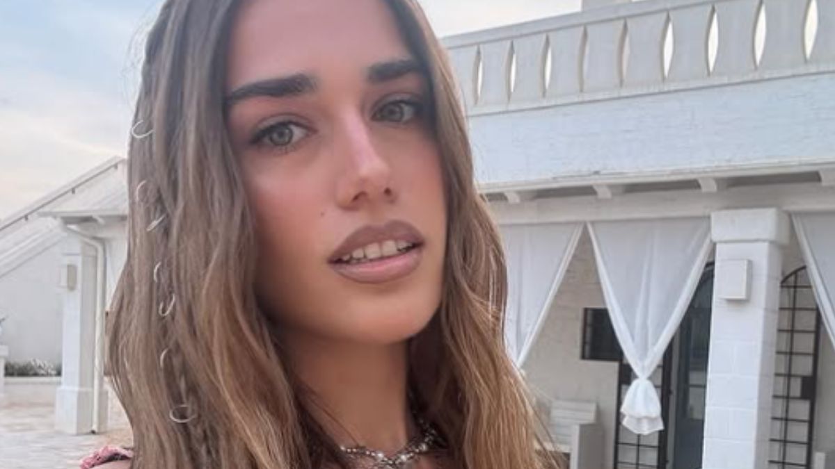 Clara debutta al Tim Summer Hits 2025 in grande stile: crop top e micro ...