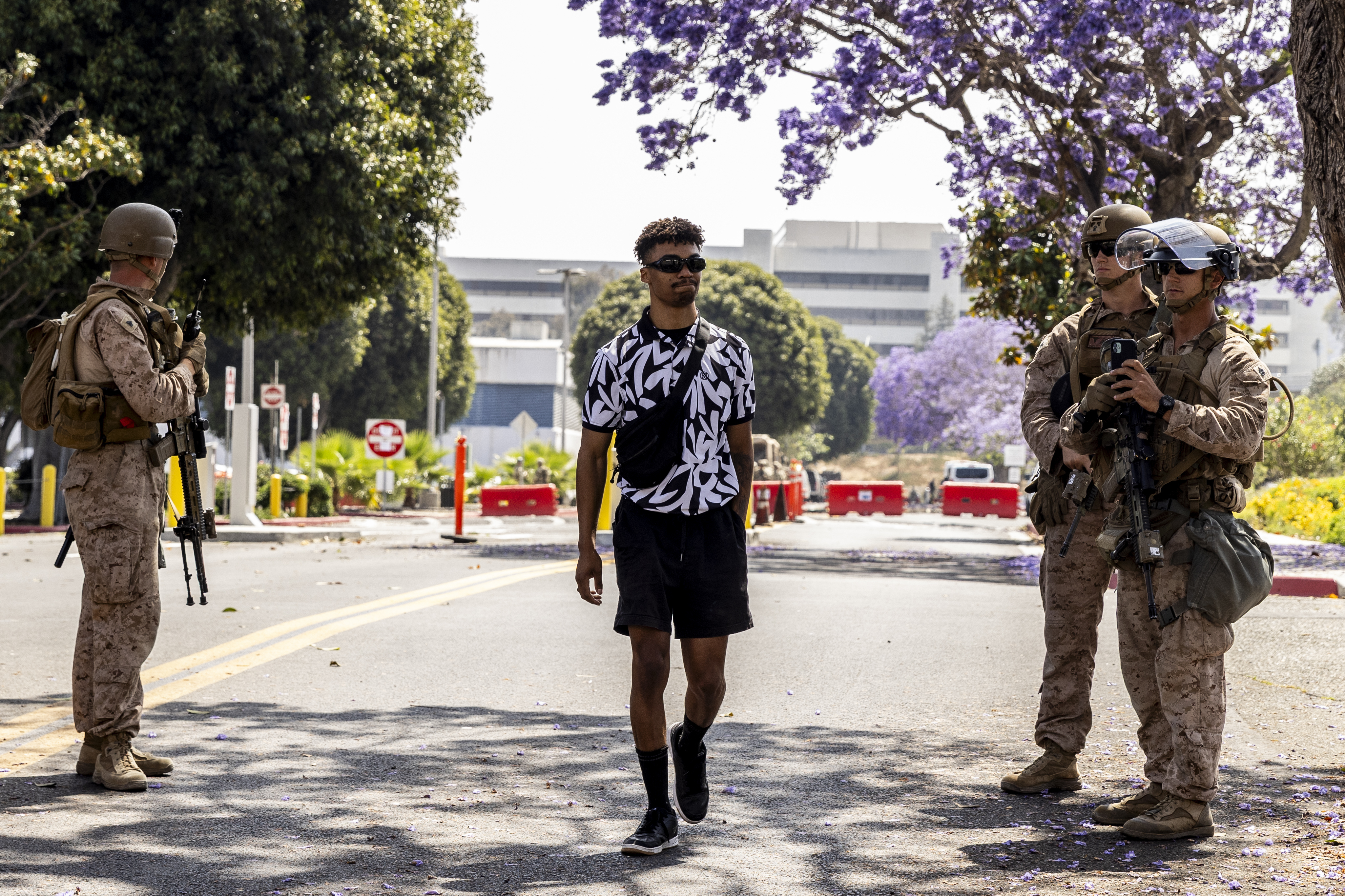 Marines temporarily detain man while guarding LA federal building