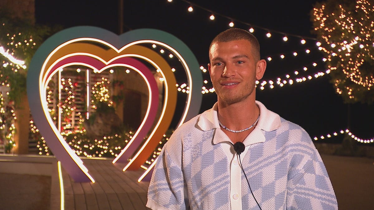 Dumped Love Island star "wants answers" as she makes shock show return