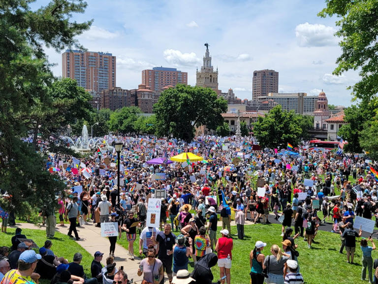 ‘No Kings’ organizers say 60K people across Missouri, 17K in Kansas ...