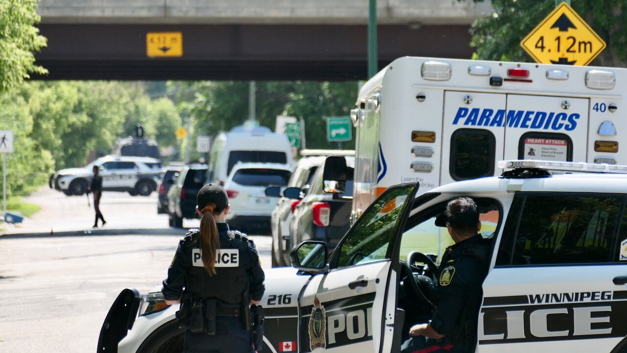 Man in custody after police safely resolve negotiation near Disraeli Bridge