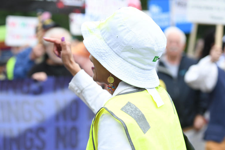 Live coverage: Thousands march in Philadelphia for 'No Kings' protest ...