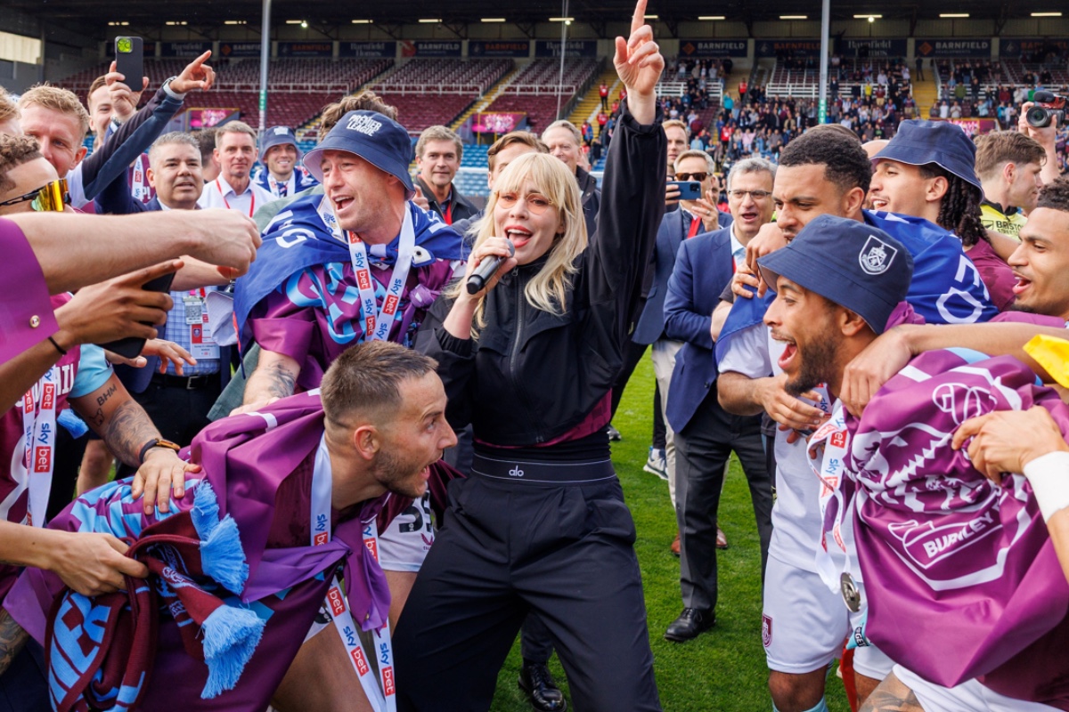 Beloved Pop Singer Announces Surprise Concert After Bonnaroo Cancellation