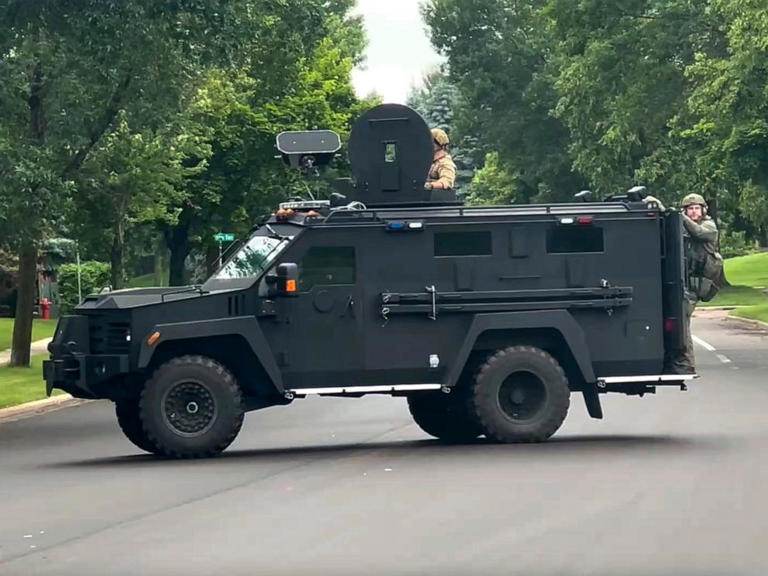 Minnesota assassination suspect Vance Boelter on the run; wore ...