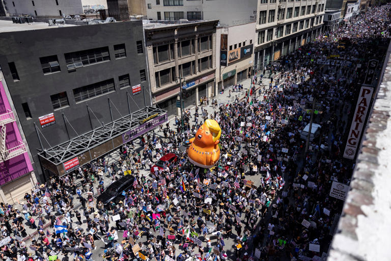Redding protesters crowd City Hall lawns for anti-Trump No Kings rally