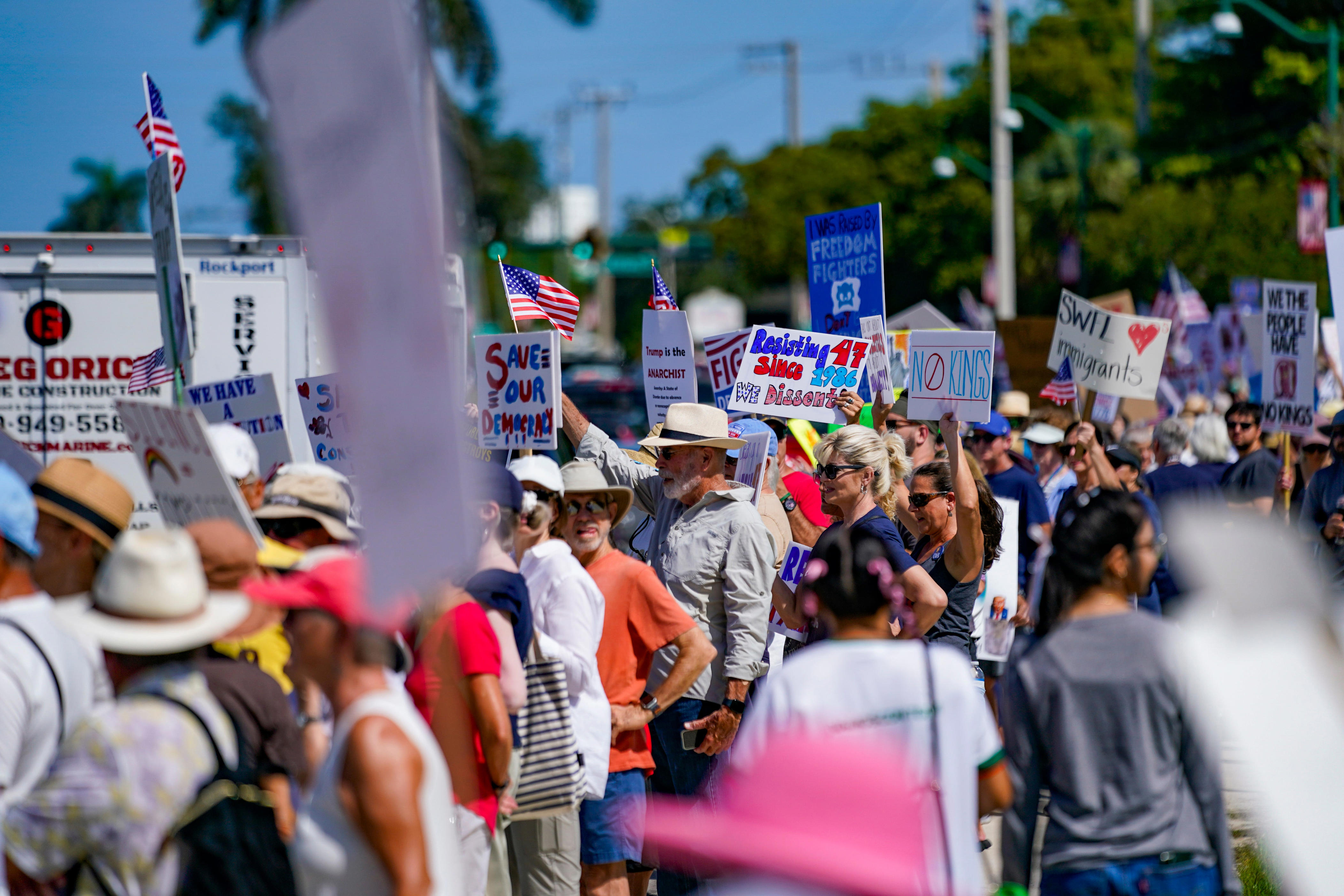 More than 1,000 attend peaceful 'No Kings' protest in Naples