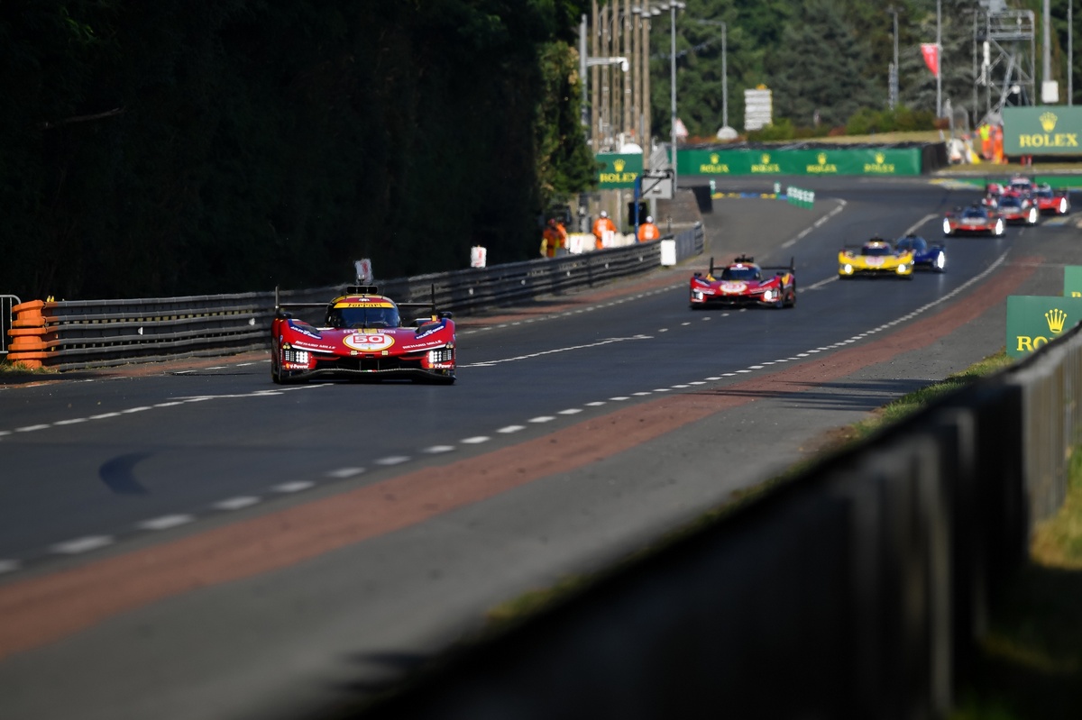Le Mans 24 Hours, Hour 6: Ferrari in control with Porsche best of the rest