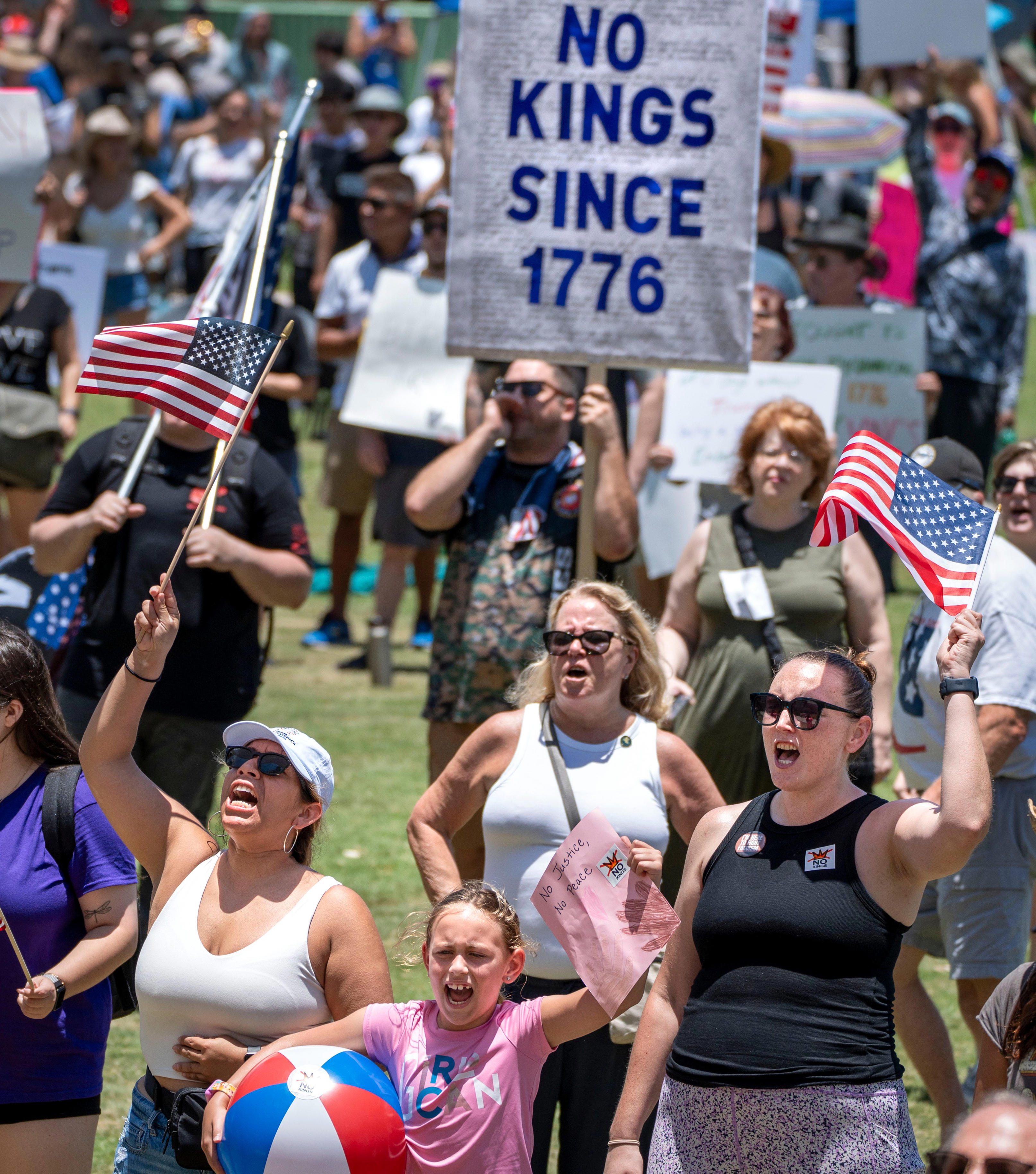 ‘No Kings’ rally brings anti-Trump marchers to president's backyard in ...