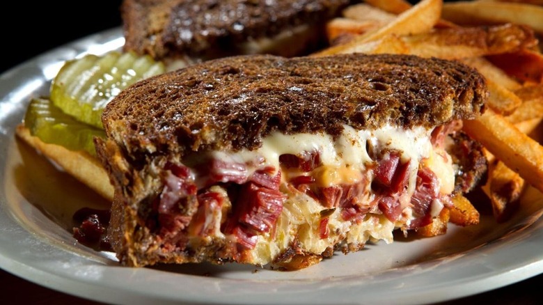 The Hands-Down Best Reuben Sandwiches In The US, According To Reviews