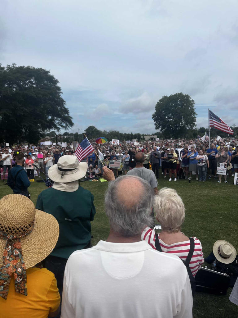 Thousands join protest in Unity Park