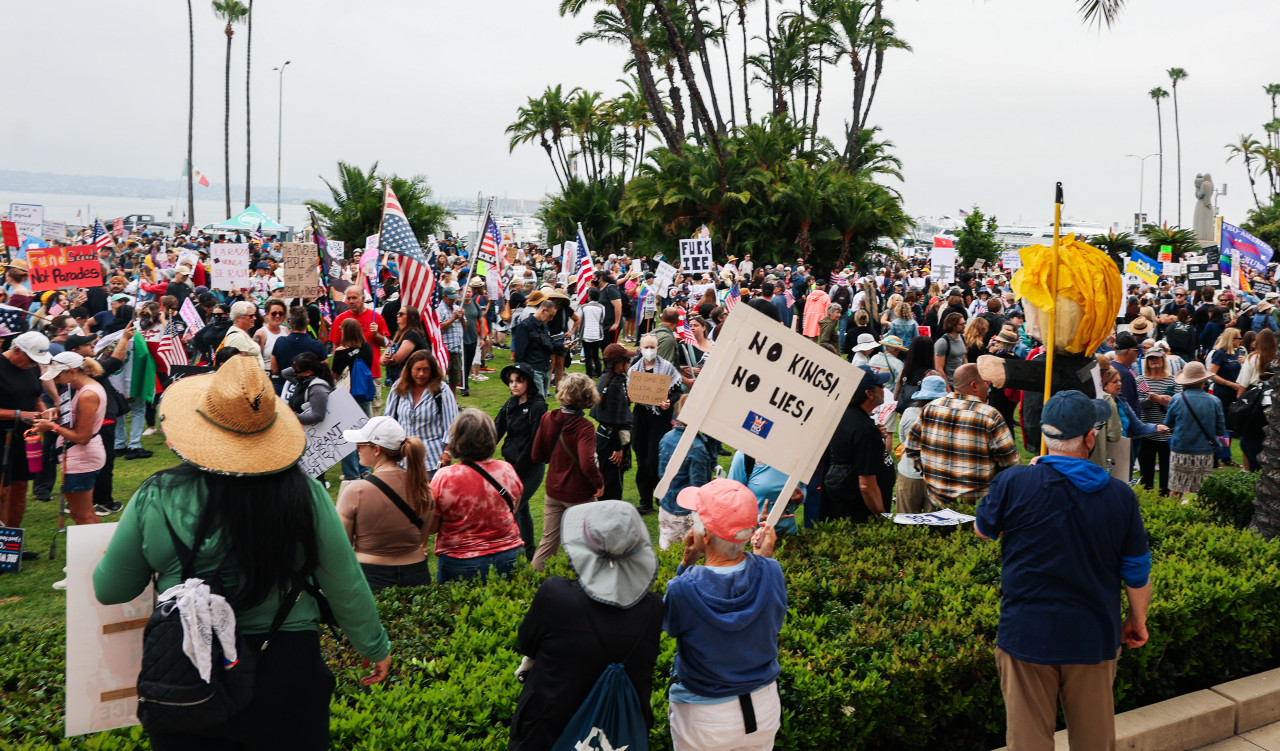 Estimated 20,000 demonstrators gather for 'No Kings' protests in ...