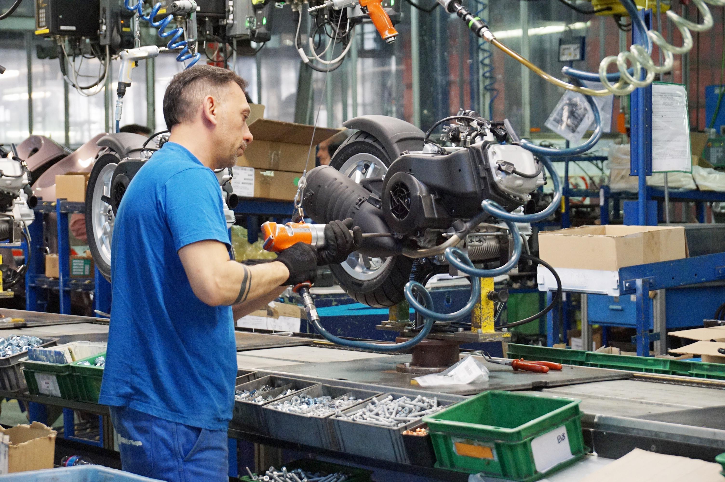 Piaggio, scatta lo sciopero. Cassa integrazione e ferie forzate: “Un ...