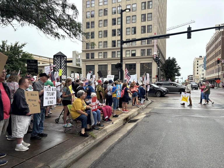 Thousands gather in downtown Wichita to join nationwide ‘No Kings Day ...