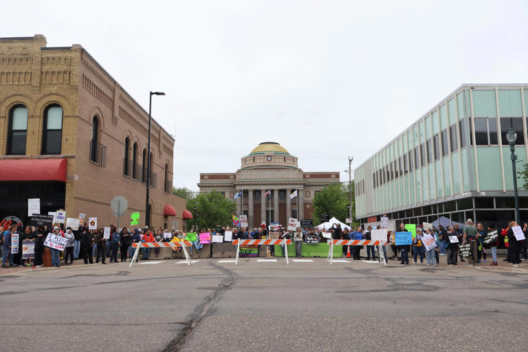 'No Kings' protest and performance rally draw demonstrators to downtown ...