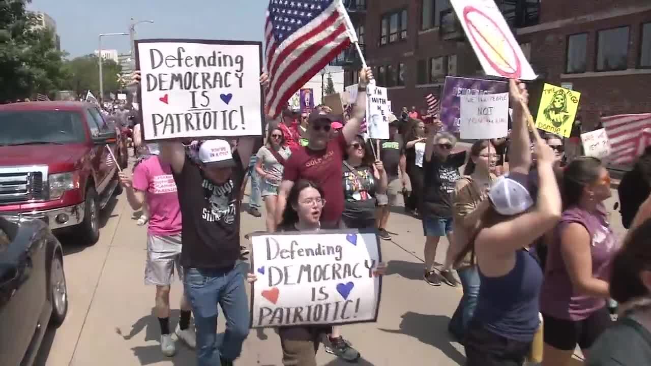 Thousands gather for “No Kings” protest in downtown Cedar Rapids