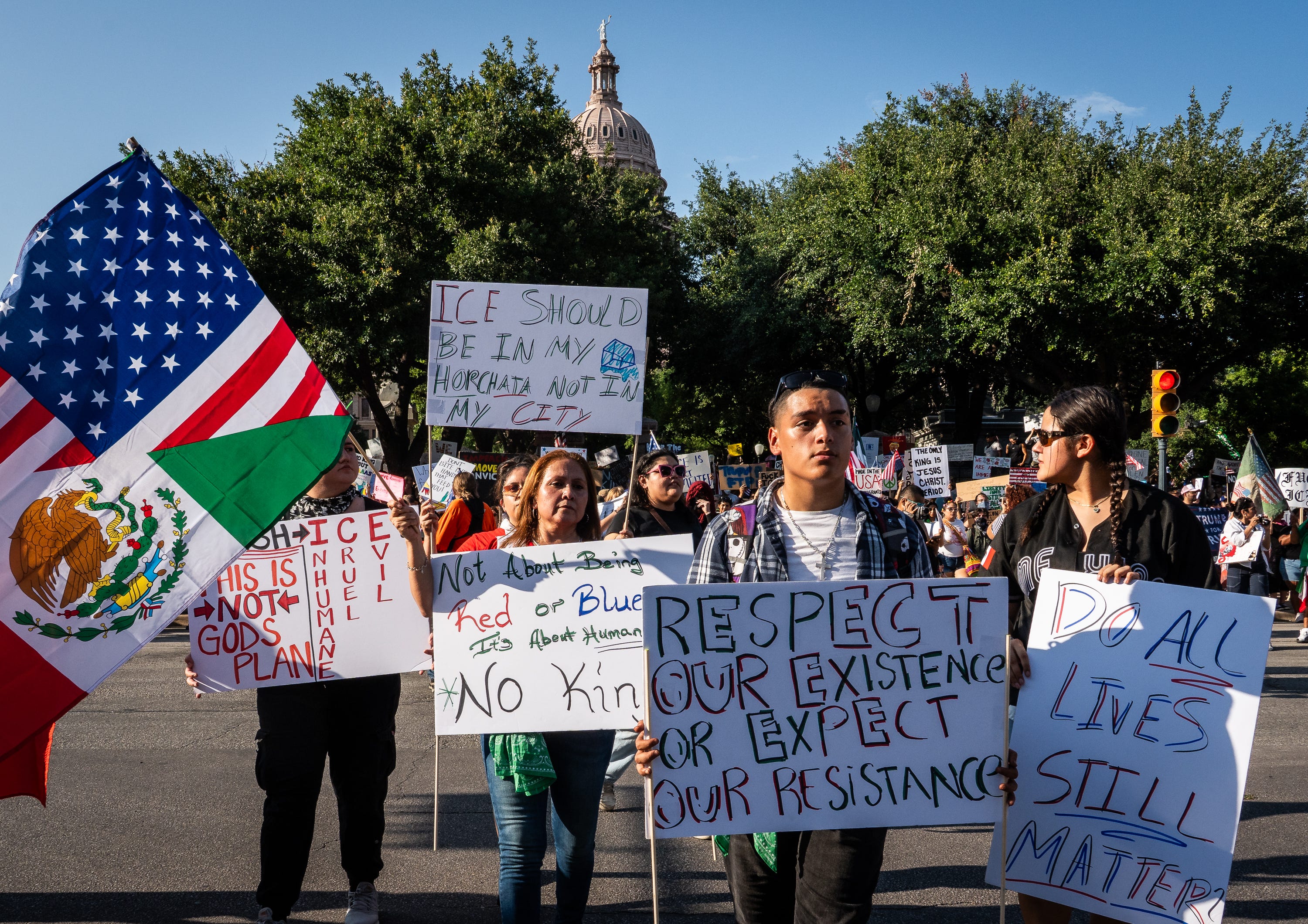 Austin protesters disperse peacefully nearly 2 hours after 'No Kings ...