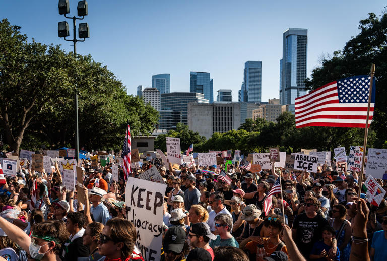 Austin protesters disperse peacefully nearly 2 hours after 'No Kings ...