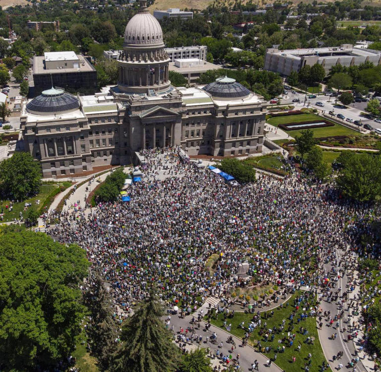 Thousands turn out for national No Kings protest in downtown Boise